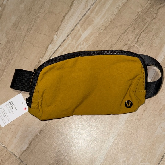 lululemon athletica | Bags | Lululemon Everywhere Belt Bag L Color Code ...